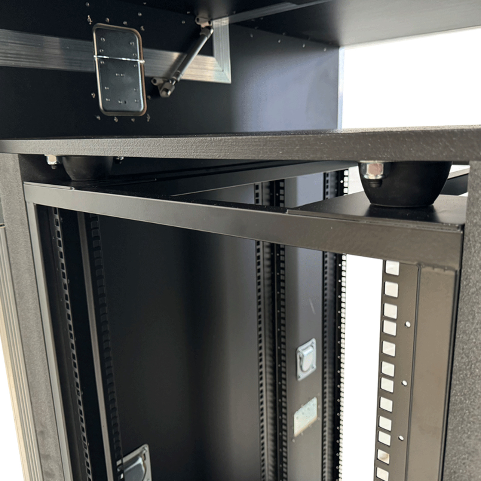 26u Data Server Shockmount Rack With Hinged Top
